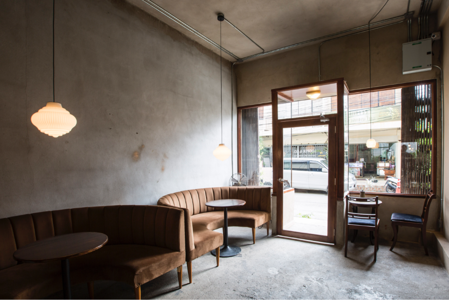 Looper & Co. แวะจิบกาแฟในคาเฟ่ยามบ่ายที่กลายเป็นบาร์ค็อกเทลยามค่ำคืน ...