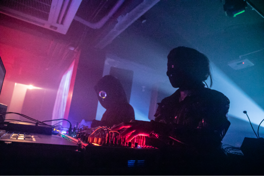 ครบรอบ 1 ปีกับปาร์ตี้อิเล็กทรอนิกดุดันจาก RAZE และดนตรีที่ไม่มีคำว่า ...